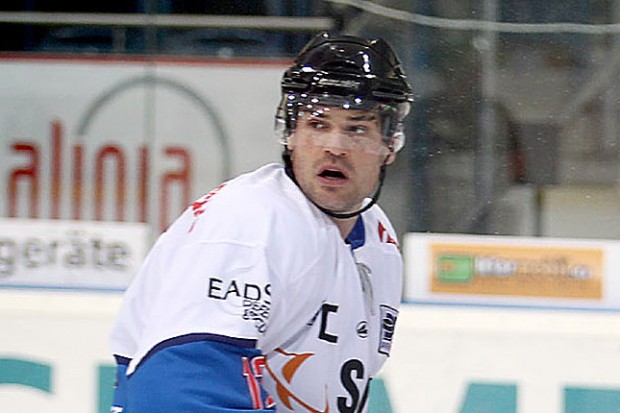 ERC-Kapitän für insgesamt vier DEL-Spiele gesperrt | Profis | ERC ...