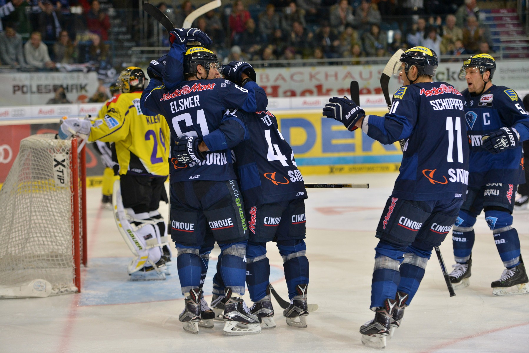 Nachbarschaftsduell in Krefeld | Profis | ERC Ingolstadt