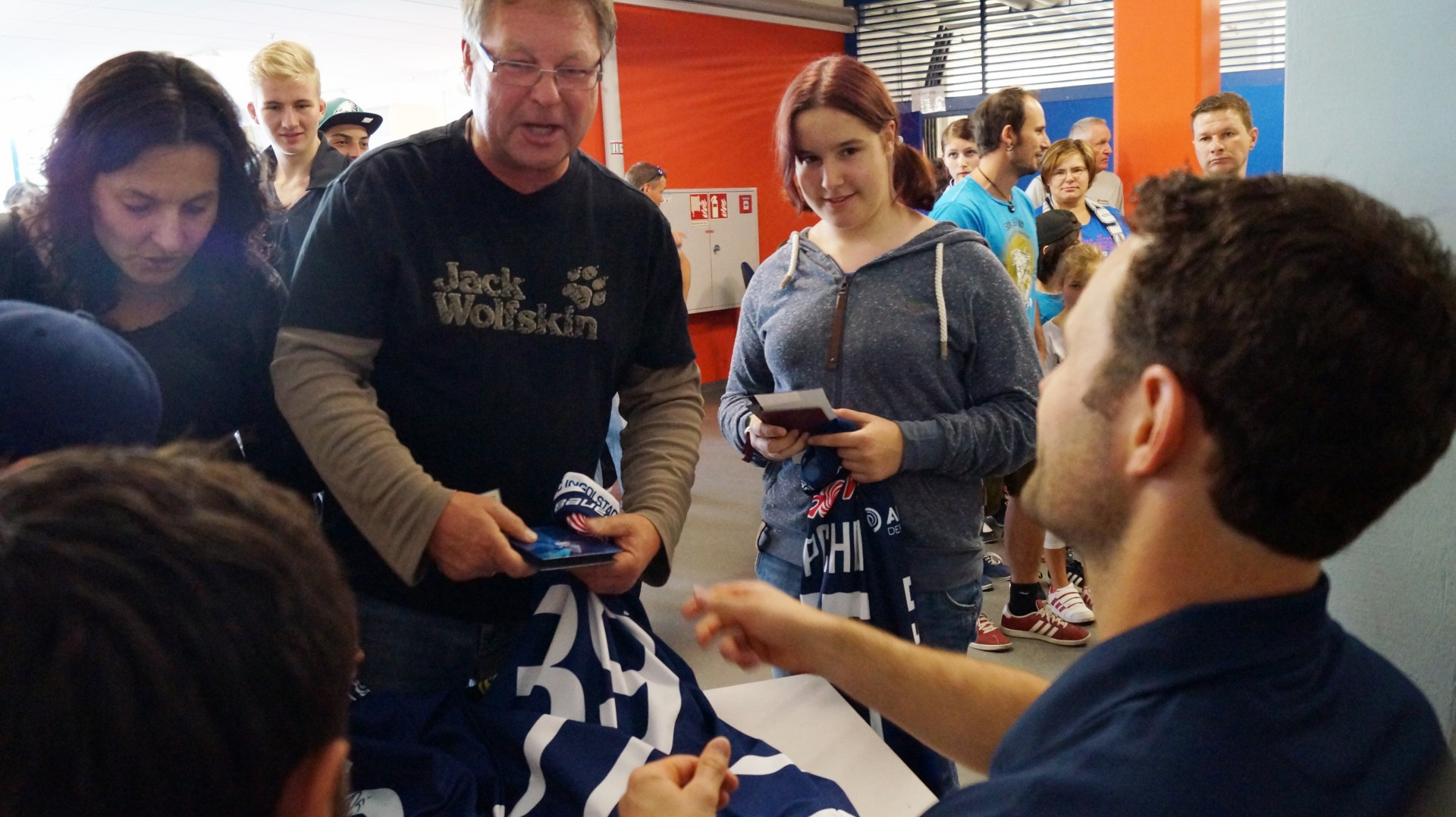Fotos von der Dauerkartenübergabe | Profis,Tickets | ERC Ingolstadt